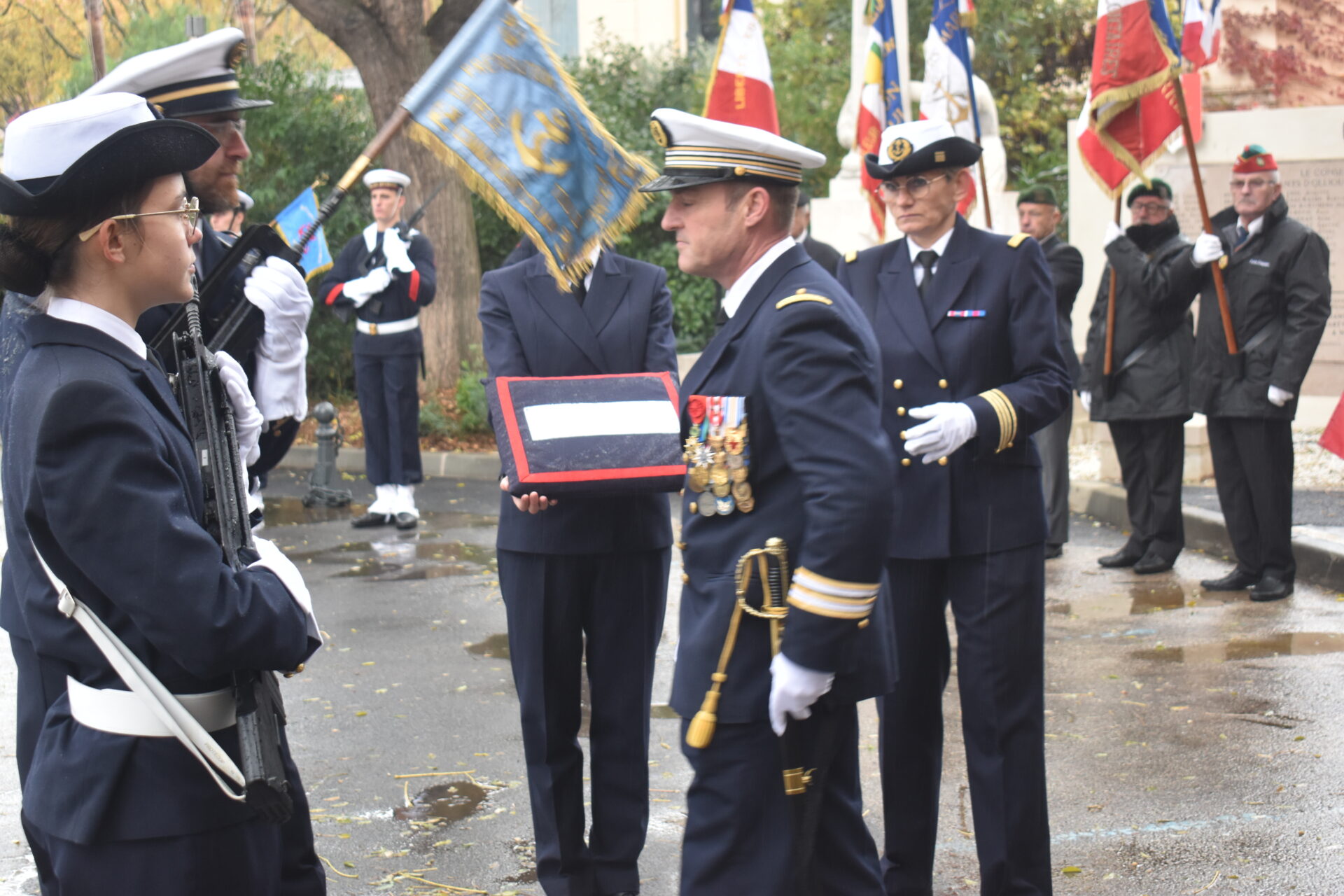 Cérémonie de présentation au fanion de la Préparation Militaire Marine ...